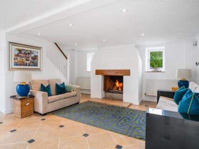 4 bedroom Detached house To Let