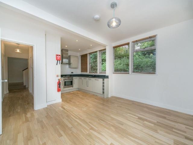 4 Bedroom Detached House To Let