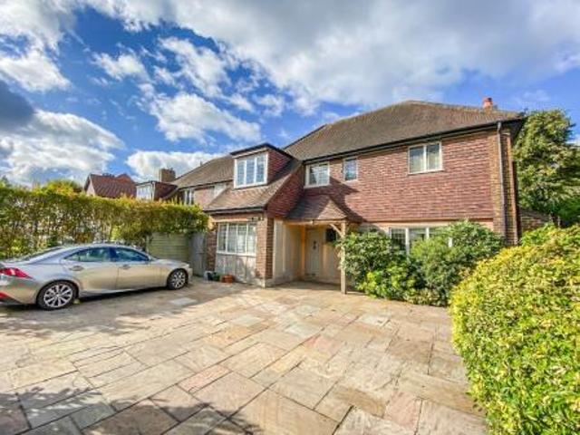 4 bedroom Detached house To Let