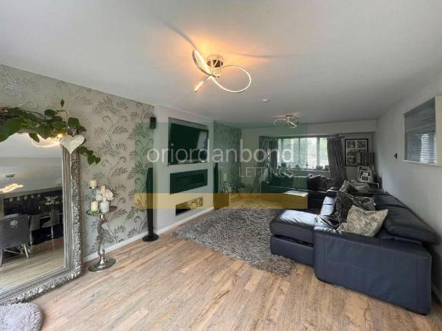 4 bedroom detached house to rent