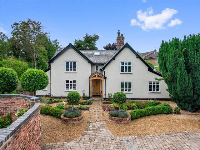 4 bedroom detached house to rent