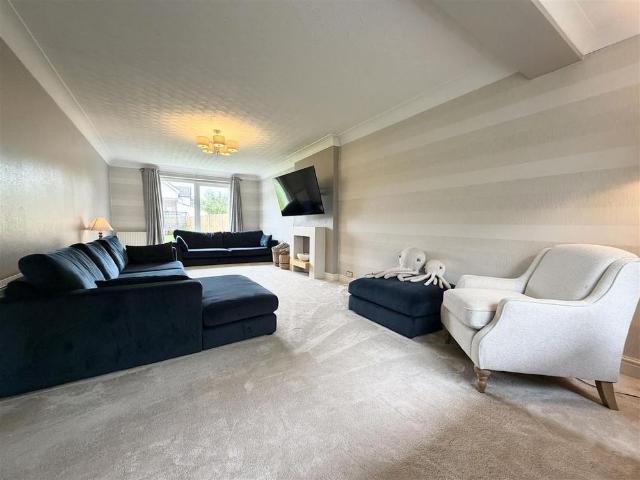 4 bedroom detached house to rent