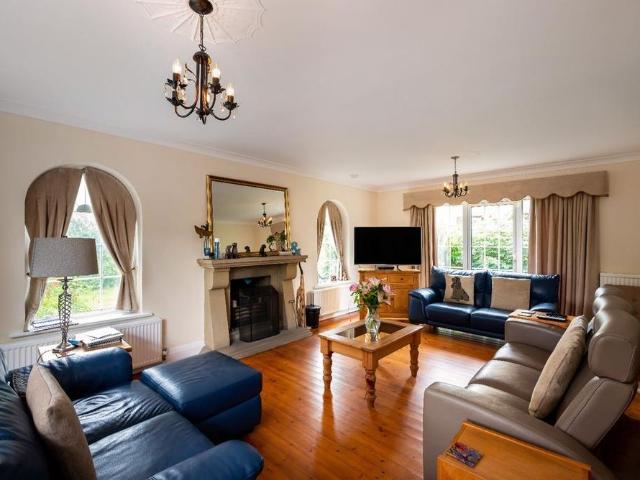 4 bedroom detached house to rent