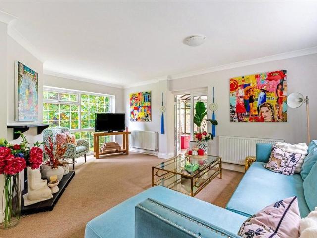 4 bedroom detached house to rent