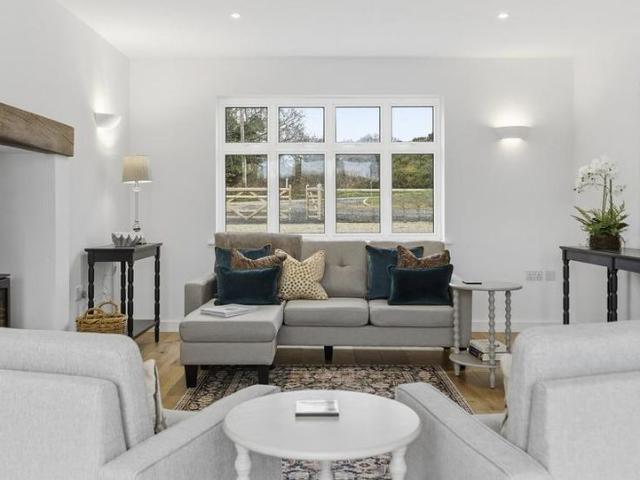 4 bedroom detached house to rent