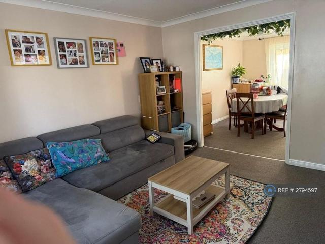 4 bedroom detached house to rent