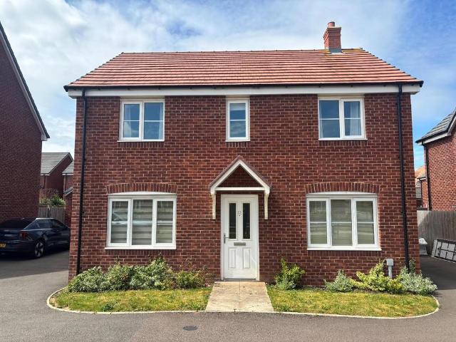 4 bedroom detached house to rent