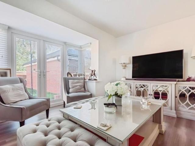 4 bedroom detached house to rent