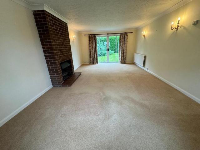 4 bedroom detached house to rent