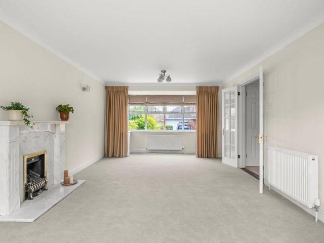4 bedroom detached house to rent