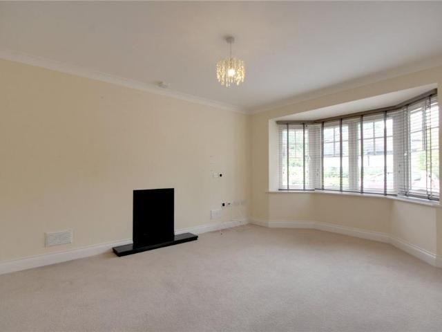 4 bedroom detached house to rent