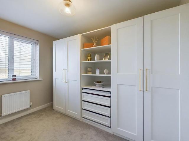 4 bedroom detached house to rent