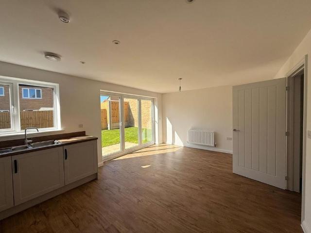 4 bedroom detached house to rent