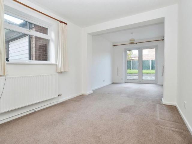 4 bedroom detached house to rent