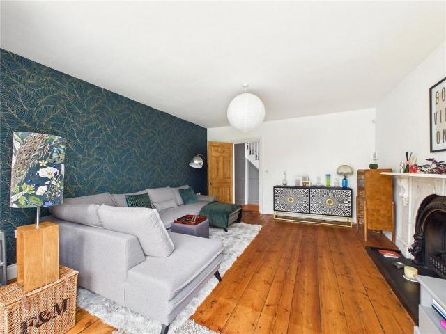 4 bedroom detached house to rent