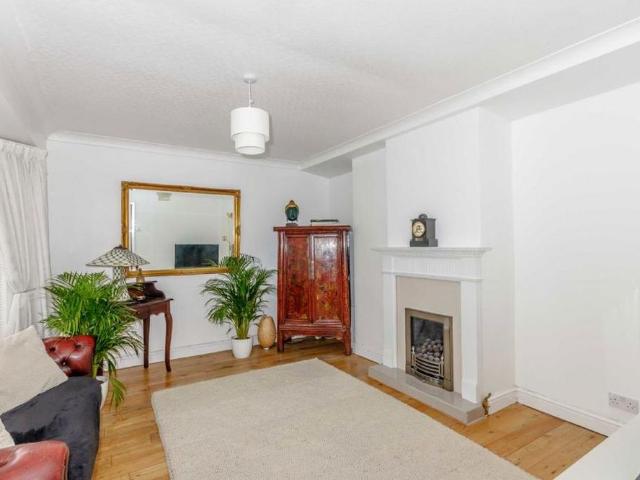 4 bedroom detached house to rent