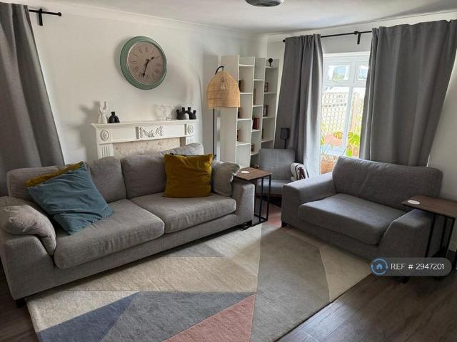 4 bedroom detached house to rent