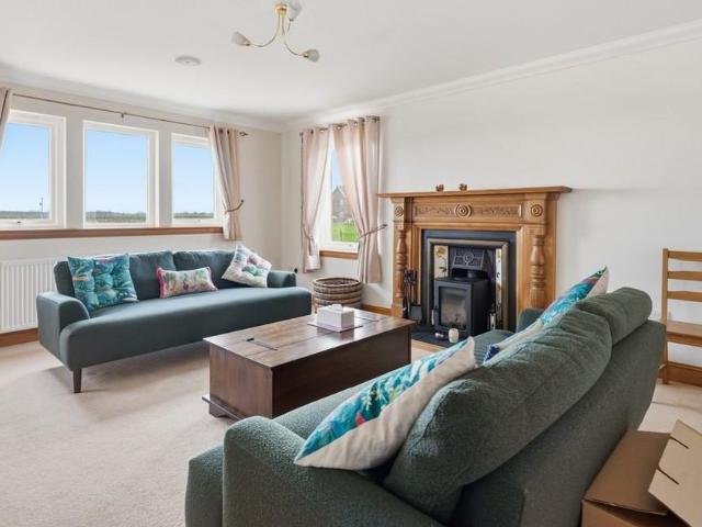 4 bedroom detached house to rent