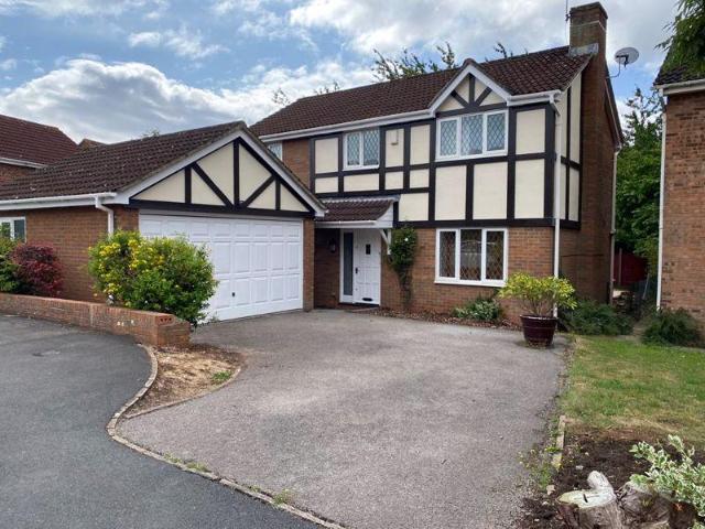 4 bedroom detached house to rent