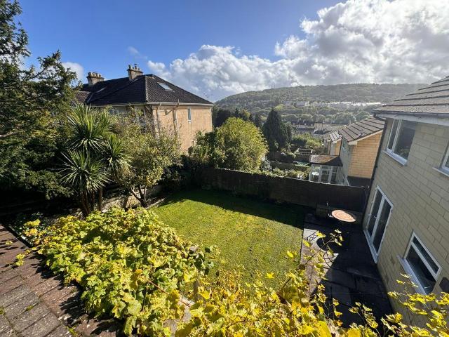 4 bedroom detached house to rent