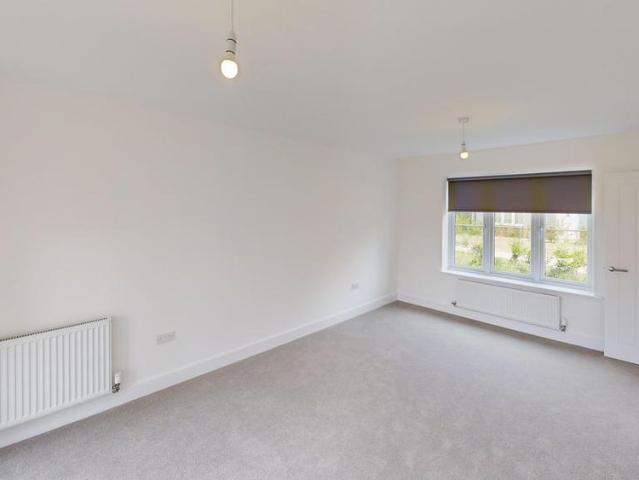 4 bedroom detached house to rent