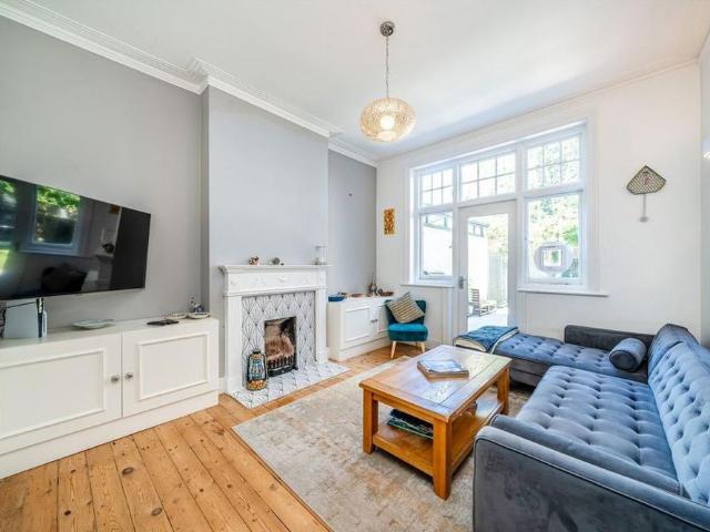 4 bedroom detached house to rent