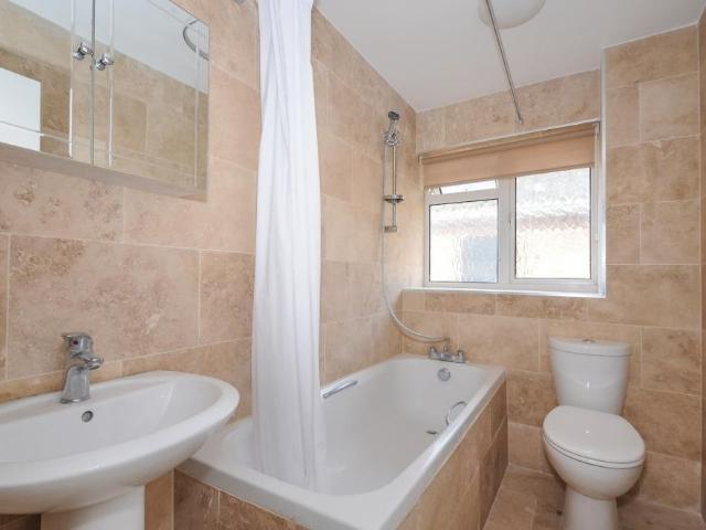 4 bedroom detached house to rent