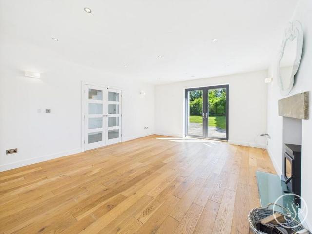 4 bedroom detached house to rent