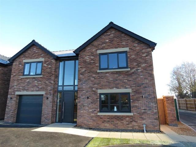 4 bedroom detached house to rent