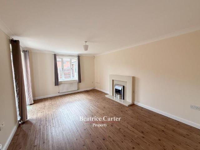 4 bedroom detached house to rent