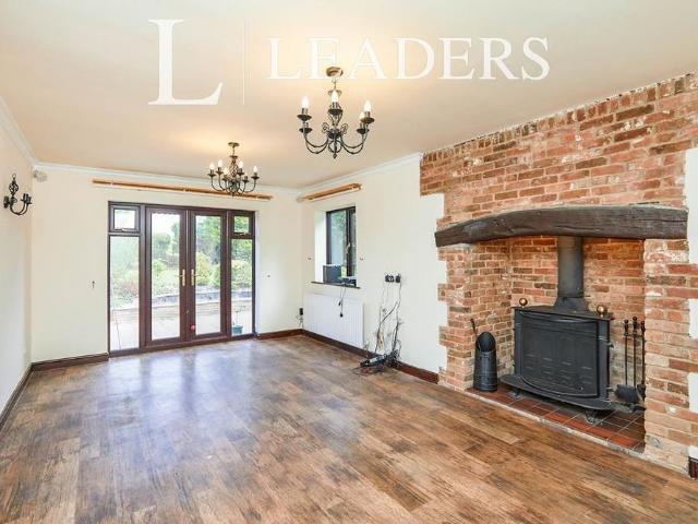 4 bedroom detached house to rent