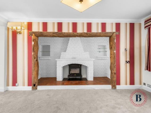 4 bedroom detached house to rent