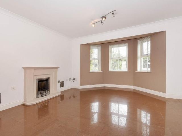 4 bedroom detached house to rent