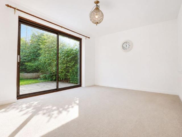 4 Bedroom Detached House To Rent