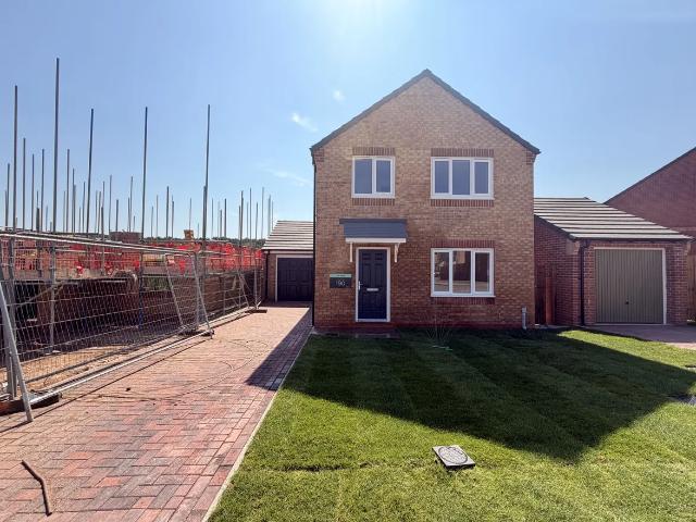 4 bedroom detached house to rent