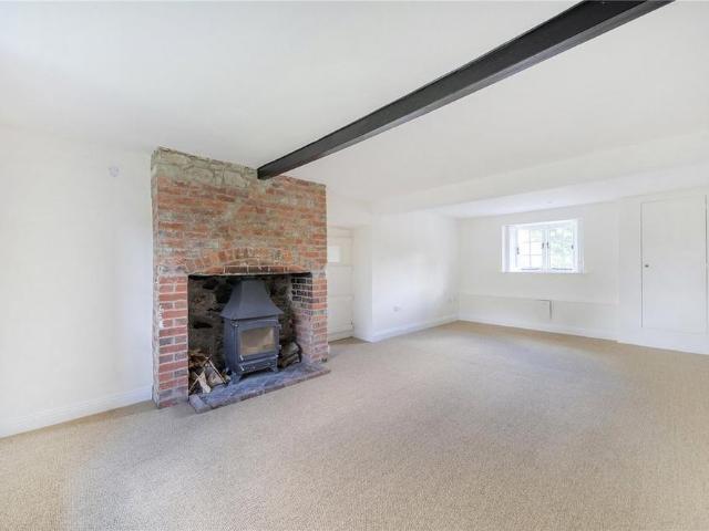 4 bedroom detached house to rent