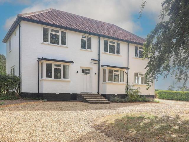 4 bedroom detached house to rent