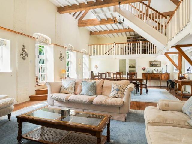 4 bedroom detached house to rent