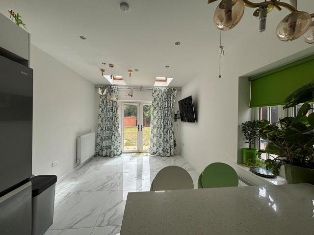 4 bedroom detached house to rent