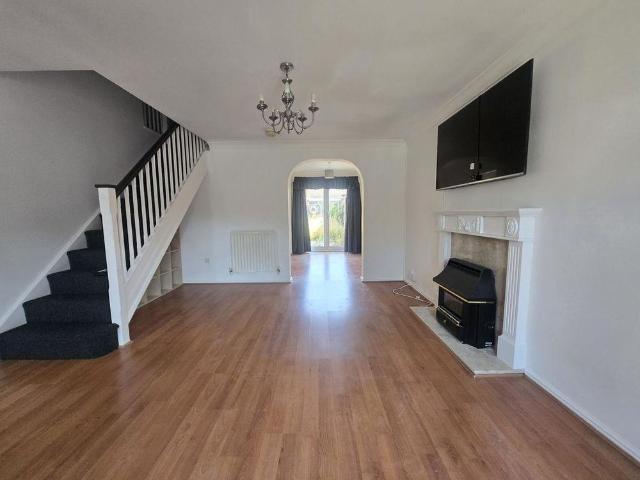 4 bedroom detached house to rent