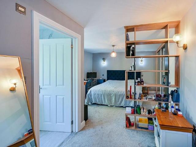 4 bedroom detached house to rent