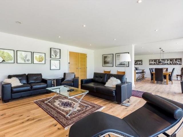 4 bedroom detached house to rent