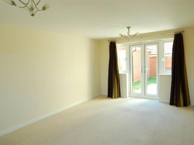 4 bedroom detached house to rent