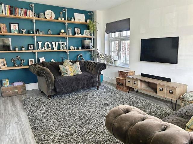 4 bedroom detached house to rent