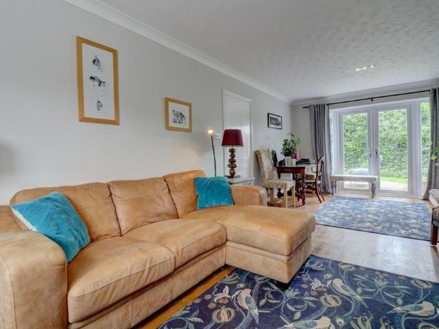 4 bedroom detached house to rent