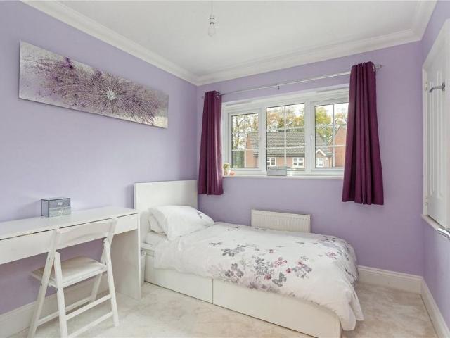 4 bedroom detached house to rent