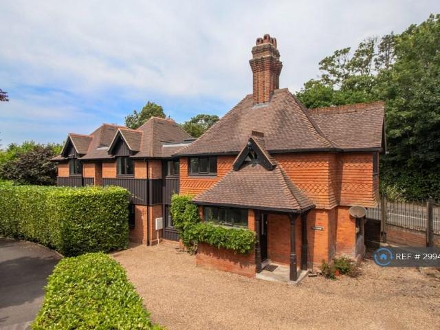 4 bedroom detached house to rent