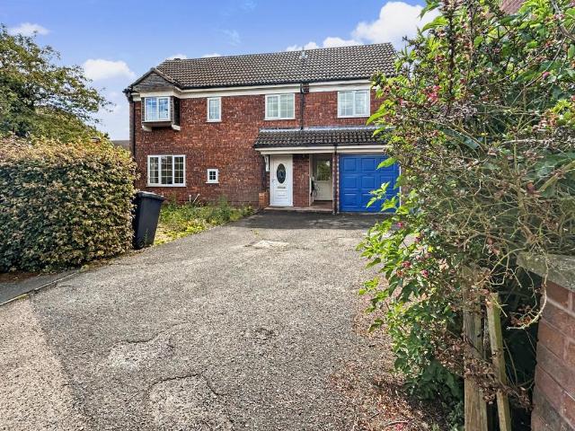 4 bedroom detached house to rent