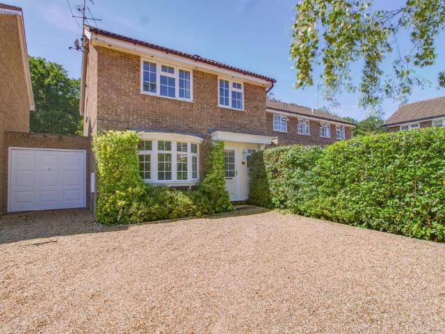 4 bedroom detached house to rent