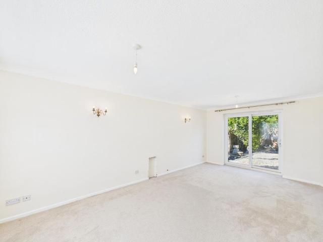 4 bedroom detached house to rent